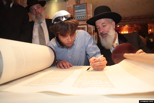 Albanian Jews Celebrate First Post-World War Torah - Chabad-Lubavitch News